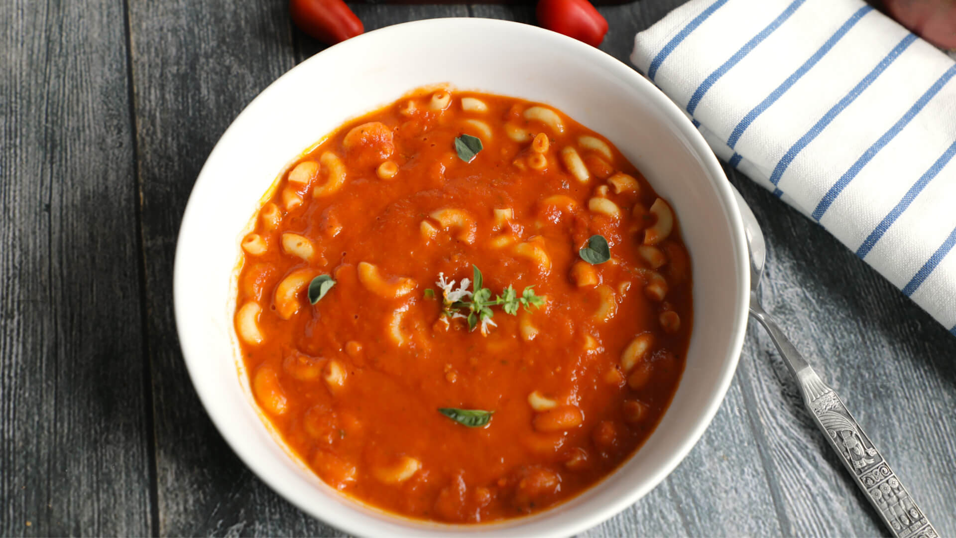 Fresh Tomato Soup with Macaroni (Fersk Tomatsuppe med Makaroni)